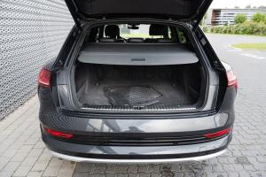 Grey Audi E-Tron 2020 in Marupe, with an engine capacity of 0.00 L and mileage of 76 thousand km for 34650 €, photo 36 on AUTOMOTO.COM.LV