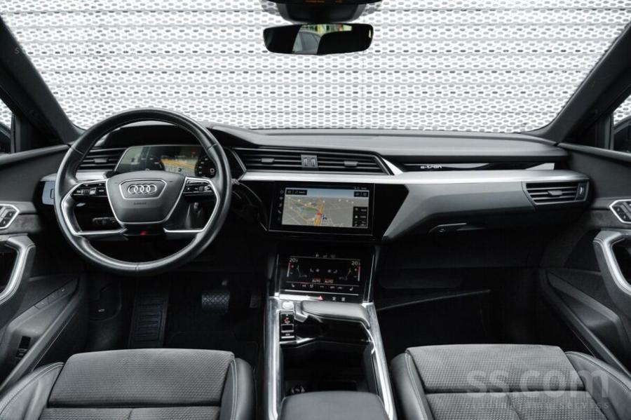 Grey Audi E-Tron 2020 in Riga, with an engine capacity of 0.00 L and mileage of 76 thousand km for 34650 €, photo 7 on AUTOMOTO.COM.LV