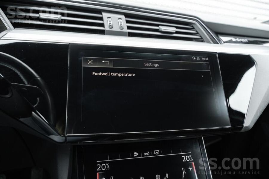 Grey Audi E-Tron 2020 in Riga, with an engine capacity of 0.00 L and mileage of 76 thousand km for 34650 €, photo 20 on AUTOMOTO.COM.LV