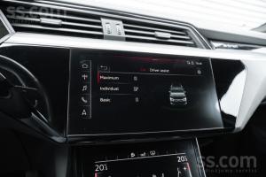 Grey Audi E-Tron 2020 in Riga, with an engine capacity of 0.00 L and mileage of 76 thousand km for 34650 €, photo 26 on AUTOMOTO.COM.LV