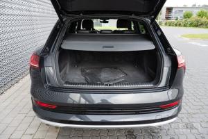 Grey Audi E-Tron 2020 in Riga, with an engine capacity of 0.00 L and mileage of 76 thousand km for 34650 €, photo 36 on AUTOMOTO.COM.LV