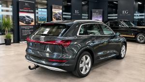 Grey Audi E-Tron 2020 in Marupe, with an engine capacity of 0.00 L and mileage of 85 thousand km for 29990 €, photo 3 on AUTOMOTO.COM.LV