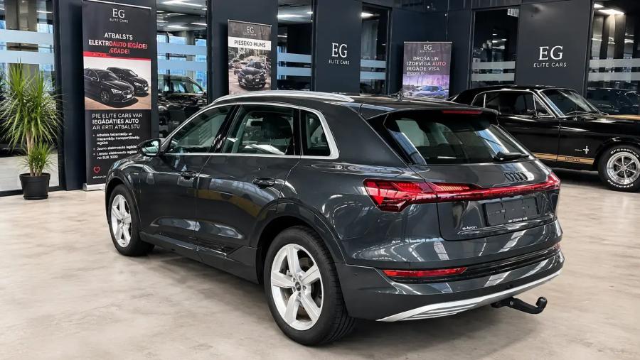 Grey Audi E-Tron 2020 in Marupe, with an engine capacity of 0.00 L and mileage of 85 thousand km for 29990 €, photo 4 on AUTOMOTO.COM.LV