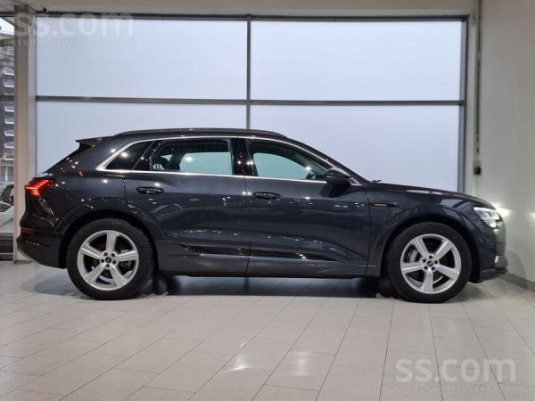 Grey Audi E-Tron 2021 in Riga, with an engine capacity of 0.00 L and mileage of 15 thousand km for 28900 €, photo 5 on AUTOMOTO.COM.LV