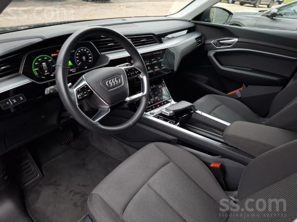 Grey Audi E-Tron 2021 in Riga, with an engine capacity of 0.00 L and mileage of 15 thousand km for 28900 €, photo 6 on AUTOMOTO.COM.LV