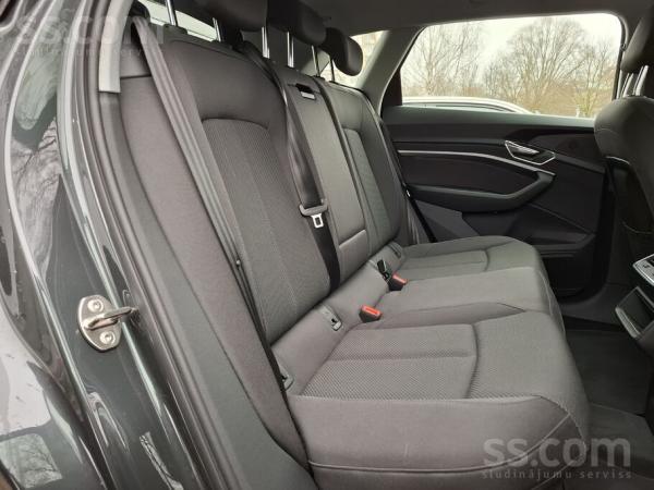 Grey Audi E-Tron 2021 in Riga, with an engine capacity of 0.00 L and mileage of 15 thousand km for 28900 €, photo 10 on AUTOMOTO.COM.LV