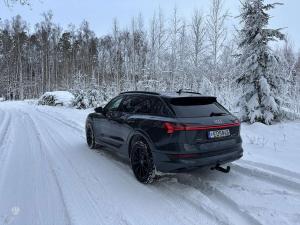 Pelēks Audi E-Tron 2021 Klaipėda, ar dzinēja tilpumu 0.00 L un nobraukumu 51 tūkst. km par 29900 €, foto 4 vietnē AUTOMOTO.COM.LV