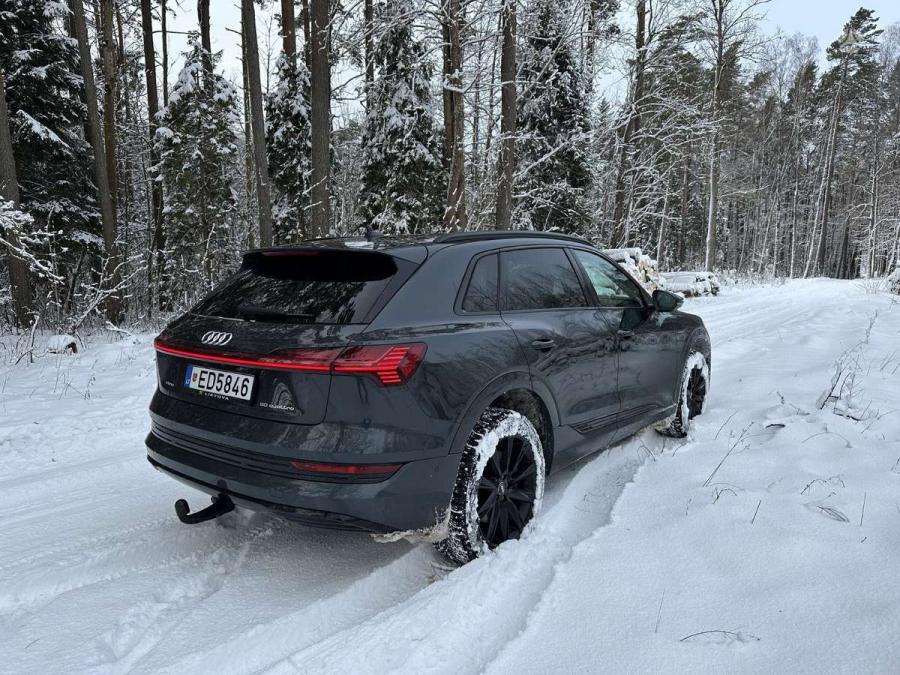Pelēks Audi E-Tron 2021 Klaipėda, ar dzinēja tilpumu 0.00 L un nobraukumu 51 tūkst. km par 29900 €, foto 6 vietnē AUTOMOTO.COM.LV