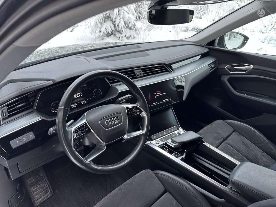 Pelēks Audi E-Tron 2021 Klaipėda, ar dzinēja tilpumu 0.00 L un nobraukumu 51 tūkst. km par 29900 €, foto 14 vietnē AUTOMOTO.COM.LV