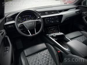 Grey Audi E-Tron 2021 in Tukums, with an engine capacity of 0.00 L and mileage of 160 thousand km for 26500 €, photo 6 on AUTOMOTO.COM.LV