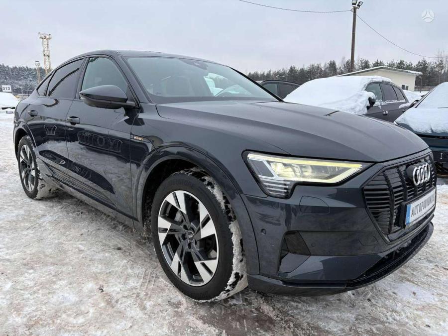 Grey Audi E-Tron 2021 in Vilnius, with an engine capacity of 0.00 L and mileage of 128 thousand km for 31400 €, photo 2 on AUTOMOTO.COM.LV