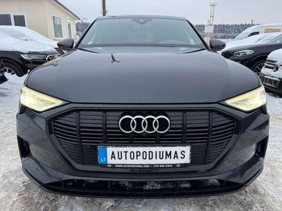 Grey Audi E-Tron 2021 in Vilnius, with an engine capacity of 0.00 L and mileage of 128 thousand km for 31400 €, photo 3 on AUTOMOTO.COM.LV