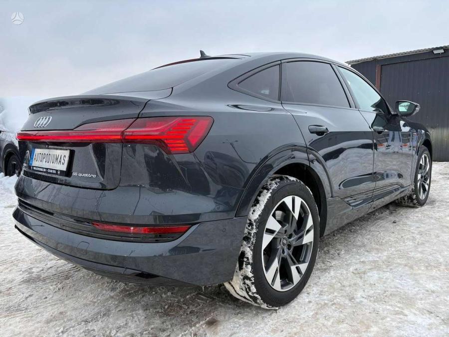 Grey Audi E-Tron 2021 in Vilnius, with an engine capacity of 0.00 L and mileage of 128 thousand km for 31400 €, photo 7 on AUTOMOTO.COM.LV