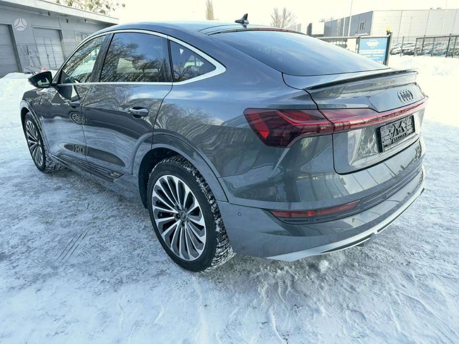 Pelēks Audi E-Tron 2021 Kauņa, ar dzinēja tilpumu 0.00 L un nobraukumu 115 tūkst. km par 29900 €, foto 4 vietnē AUTOMOTO.COM.LV