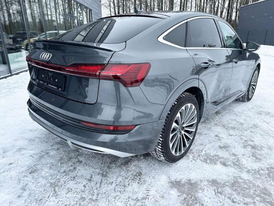 Pelēks Audi E-Tron 2021 Kauņa, ar dzinēja tilpumu 0.00 L un nobraukumu 115 tūkst. km par 29900 €, foto 5 vietnē AUTOMOTO.COM.LV
