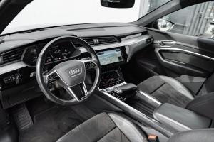 Grey Audi E-Tron 2021 in Riga, with an engine capacity of 0.00 L and mileage of 73 thousand km for 33900 €, photo 33 on AUTOMOTO.COM.LV