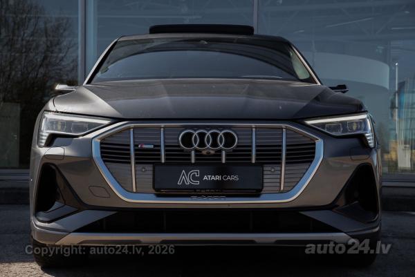 Grey Audi E-Tron 2021 in Tallinn, with an engine capacity of 0.00 L and mileage of 170 thousand km for 24500 €, photo 3 on AUTOMOTO.COM.LV