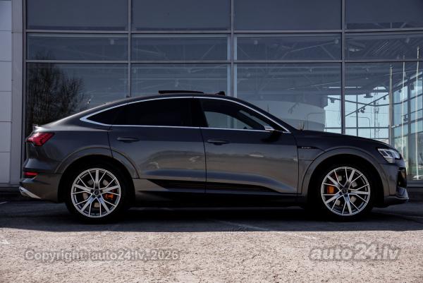 Grey Audi E-Tron 2021 in Tallinn, with an engine capacity of 0.00 L and mileage of 170 thousand km for 24500 €, photo 5 on AUTOMOTO.COM.LV