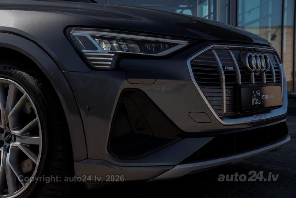 Grey Audi E-Tron 2021 in Tallinn, with an engine capacity of 0.00 L and mileage of 170 thousand km for 24500 €, photo 10 on AUTOMOTO.COM.LV