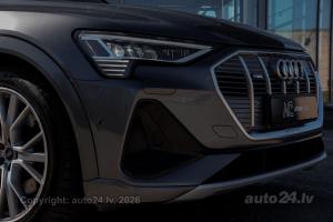 Grey Audi E-Tron 2021 in Tallinn, with an engine capacity of 0.00 L and mileage of 170 thousand km for 24500 €, photo 11 on AUTOMOTO.COM.LV