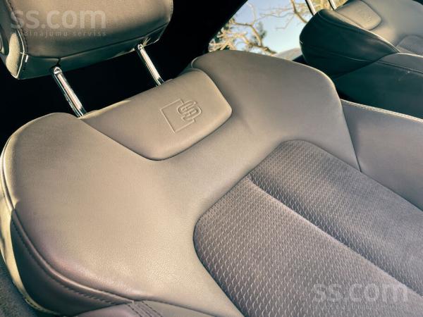 Grey Audi E-Tron 2021 in Jelgava, with an engine capacity of 0.00 L and mileage of 166 thousand km for 23500 €, photo 7 on AUTOMOTO.COM.LV