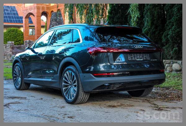 Pelēks Audi E-Tron 2021 Jelgava, ar dzinēja tilpumu 0.00 L un nobraukumu 166 tūkst. km par 23990 €, foto 2 vietnē AUTOMOTO.COM.LV