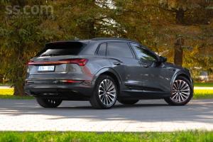 Pelēks Audi E-Tron 2021 Jelgava, ar dzinēja tilpumu 0.00 L un nobraukumu 167 tūkst. km par 26500 €, foto 5 vietnē AUTOMOTO.COM.LV