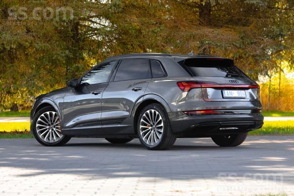 Pelēks Audi E-Tron 2021 Jelgava, ar dzinēja tilpumu 0.00 L un nobraukumu 167 tūkst. km par 26500 €, foto 5 vietnē AUTOMOTO.COM.LV