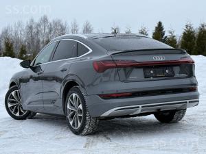 Pelēks Audi E-Tron 2021 Tukums, ar dzinēja tilpumu 0.00 L un nobraukumu 160 tūkst. km par 25990 €, foto 4 vietnē AUTOMOTO.COM.LV