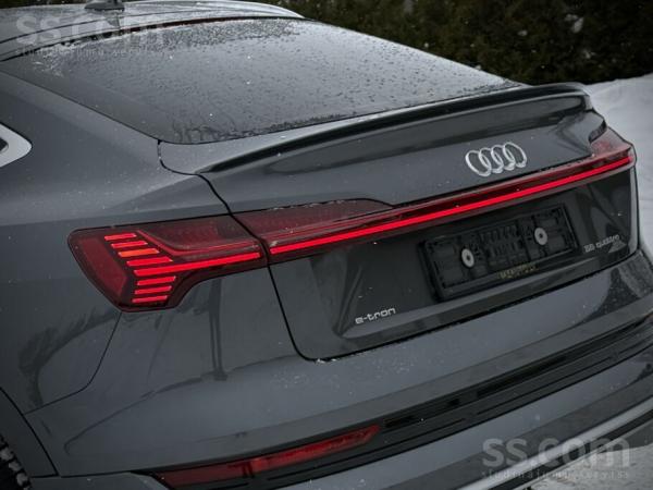 Grey Audi E-Tron 2021 in Tukums, with an engine capacity of 0.00 L and mileage of 160 thousand km for 25990 €, photo 4 on AUTOMOTO.COM.LV