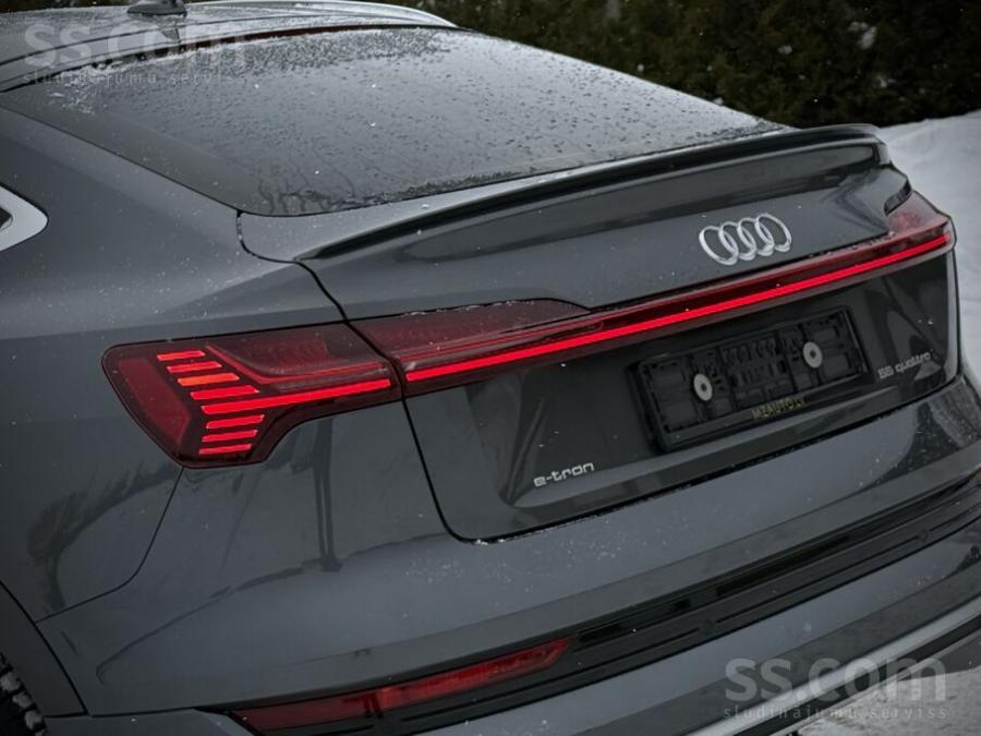 Pelēks Audi E-Tron 2021 Tukums, ar dzinēja tilpumu 0.00 L un nobraukumu 160 tūkst. km par 25990 €, foto 5 vietnē AUTOMOTO.COM.LV