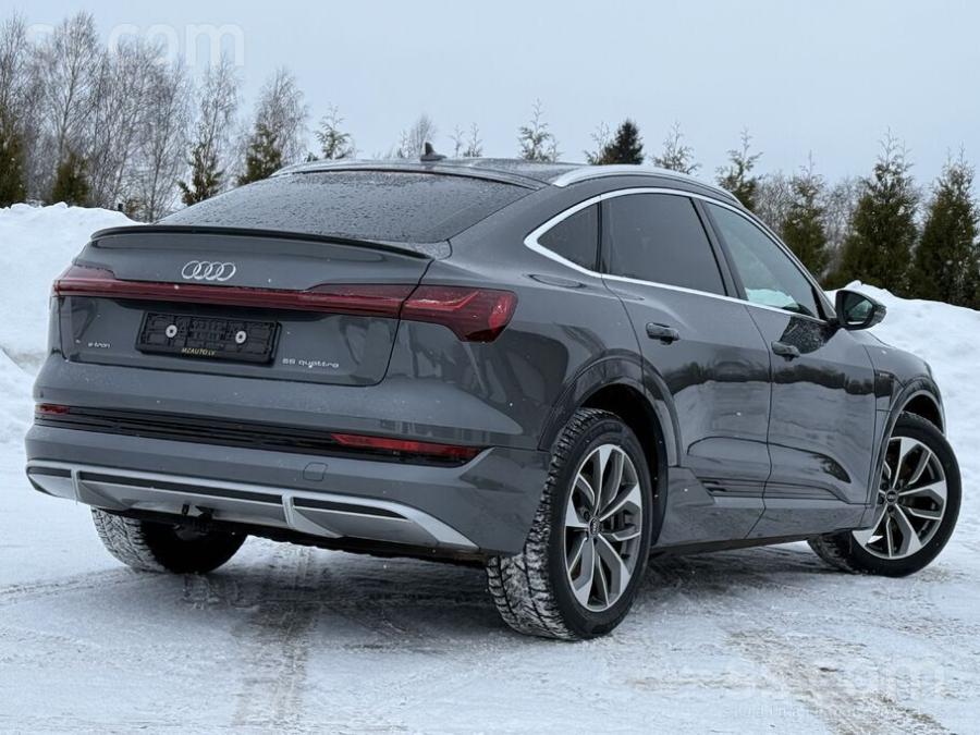 Pelēks Audi E-Tron 2021 Tukums, ar dzinēja tilpumu 0.00 L un nobraukumu 160 tūkst. km par 25990 €, foto 6 vietnē AUTOMOTO.COM.LV