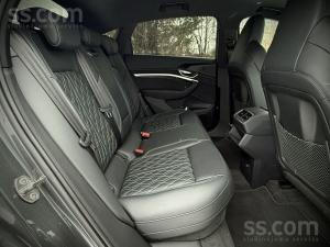 Pelēks Audi E-Tron 2021 Tukums, ar dzinēja tilpumu 0.00 L un nobraukumu 160 tūkst. km par 25990 €, foto 10 vietnē AUTOMOTO.COM.LV