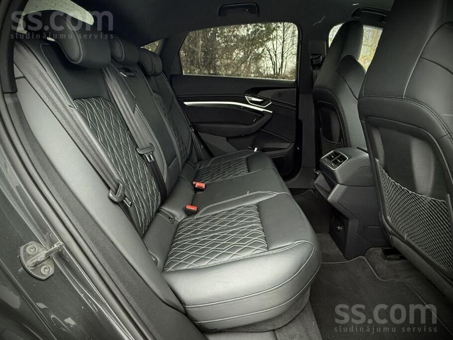 Pelēks Audi E-Tron 2021 Tukums, ar dzinēja tilpumu 0.00 L un nobraukumu 160 tūkst. km par 25990 €, foto 10 vietnē AUTOMOTO.COM.LV