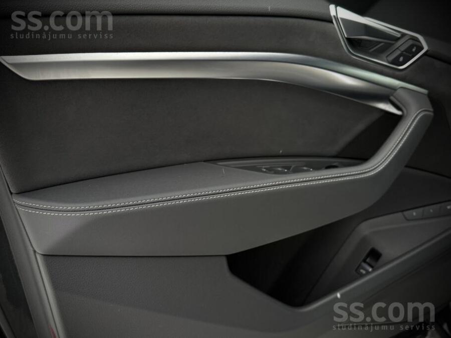 Pelēks Audi E-Tron 2021 Tukums, ar dzinēja tilpumu 0.00 L un nobraukumu 160 tūkst. km par 25990 €, foto 13 vietnē AUTOMOTO.COM.LV