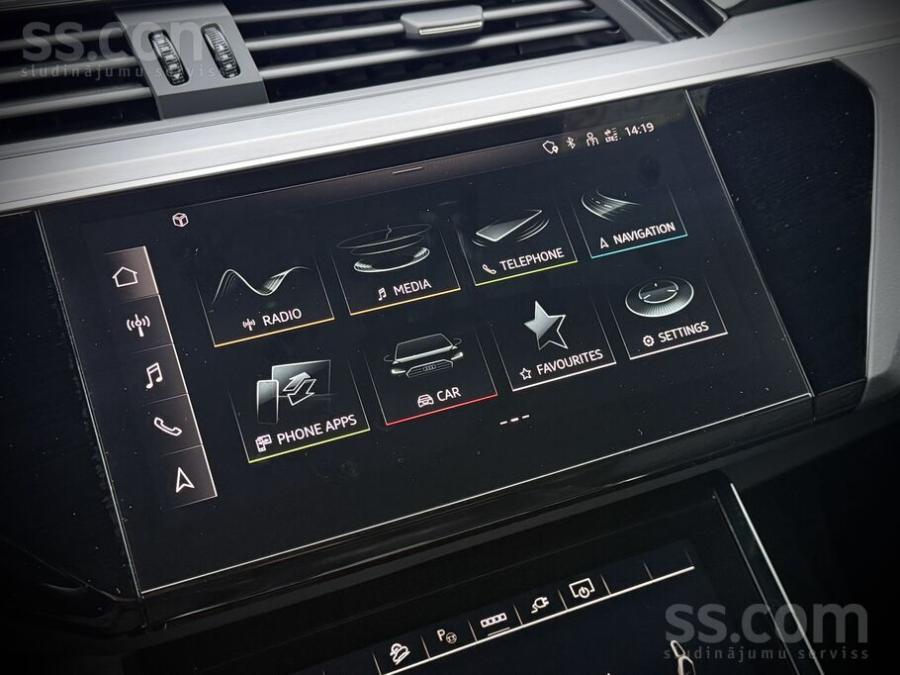 Pelēks Audi E-Tron 2021 Tukums, ar dzinēja tilpumu 0.00 L un nobraukumu 160 tūkst. km par 25990 €, foto 22 vietnē AUTOMOTO.COM.LV