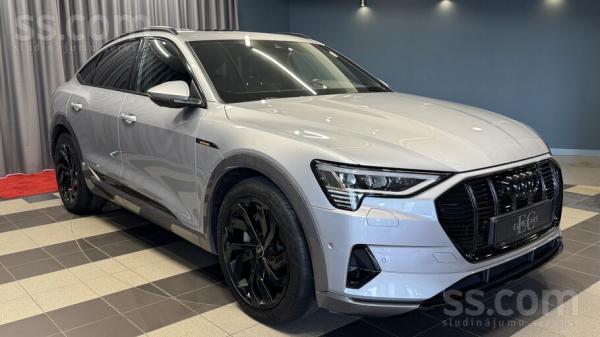 Grey Audi E-Tron 2021 in Riga, with an engine capacity of 0.00 L and mileage of 87 thousand km for 27990 €, photo 3 on AUTOMOTO.COM.LV