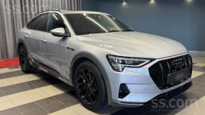 Grey Audi E-Tron 2021 in Riga, with an engine capacity of 0.00 L and mileage of 87 thousand km for 27990 €, photo 4 on AUTOMOTO.COM.LV