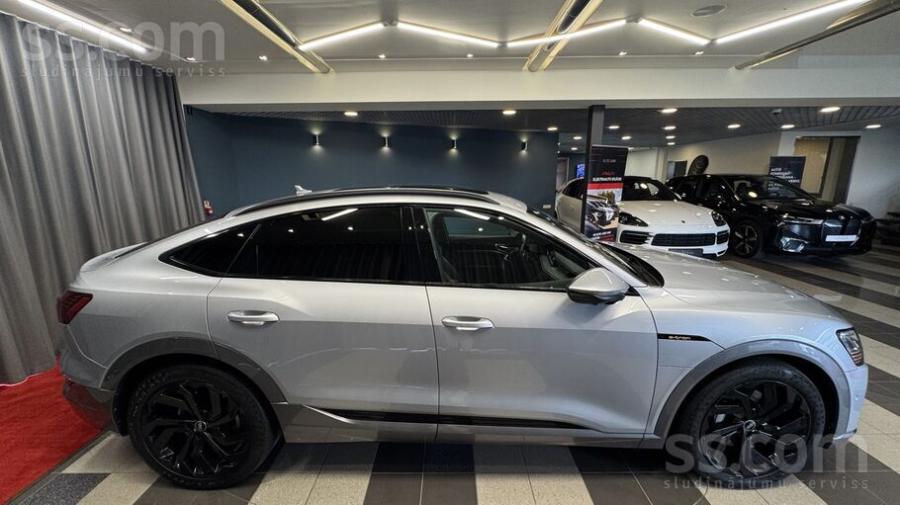 Grey Audi E-Tron 2021 in Riga, with an engine capacity of 0.00 L and mileage of 87 thousand km for 27990 €, photo 5 on AUTOMOTO.COM.LV