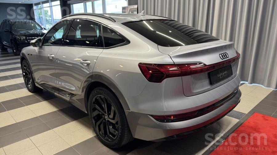 Grey Audi E-Tron 2021 in Riga, with an engine capacity of 0.00 L and mileage of 87 thousand km for 27990 €, photo 8 on AUTOMOTO.COM.LV