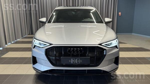 Grey Audi E-Tron 2021 in Riga, with an engine capacity of 0.00 L and mileage of 87 thousand km for 27990 €, photo 8 on AUTOMOTO.COM.LV