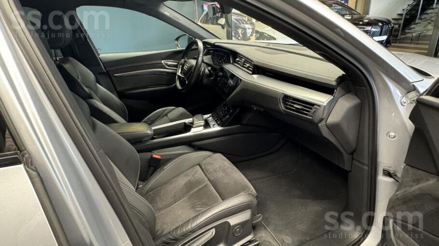 Grey Audi E-Tron 2021 in Riga, with an engine capacity of 0.00 L and mileage of 87 thousand km for 27990 €, photo 12 on AUTOMOTO.COM.LV