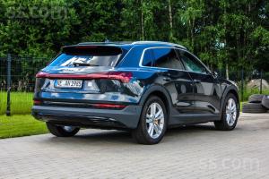 Серый Ауди E-Tron 2021 в Елгава, объемом двигателя 0.00 л и пробегом 166 тыс. км за 22990 €, фото 3 на AUTOMOTO.COM.LV