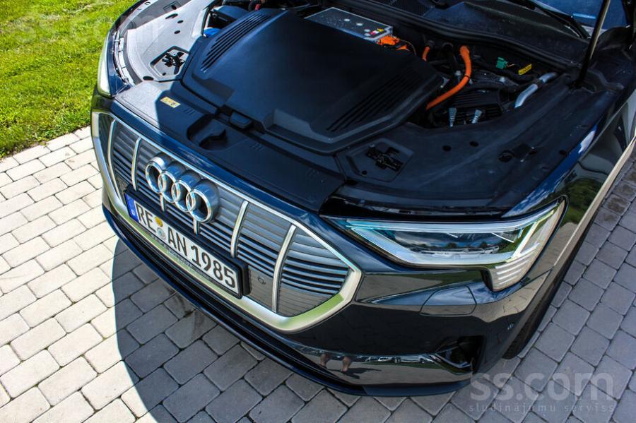 Серый Ауди E-Tron 2021 в Елгава, объемом двигателя 0.00 л и пробегом 166 тыс. км за 22990 €, фото 28 на AUTOMOTO.COM.LV
