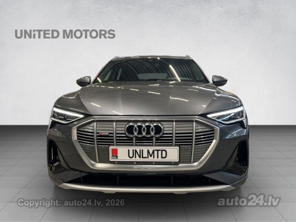 Pelēks Audi E-Tron 2021 Tallina, ar dzinēja tilpumu 0.00 L un nobraukumu 43 tūkst. km par 33400 €, foto 2 vietnē AUTOMOTO.COM.LV
