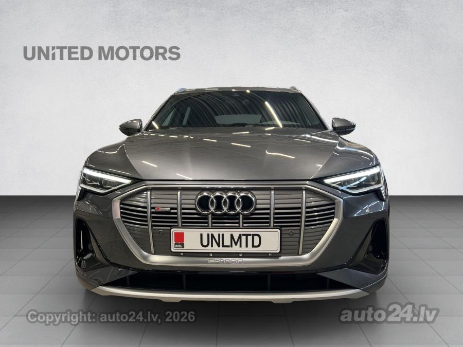 Grey Audi E-Tron 2021 in Tallinn, with an engine capacity of 0.00 L and mileage of 43 thousand km for 33400 €, photo 3 on AUTOMOTO.COM.LV