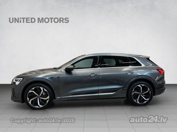 Pelēks Audi E-Tron 2021 Tallina, ar dzinēja tilpumu 0.00 L un nobraukumu 43 tūkst. km par 33400 €, foto 3 vietnē AUTOMOTO.COM.LV