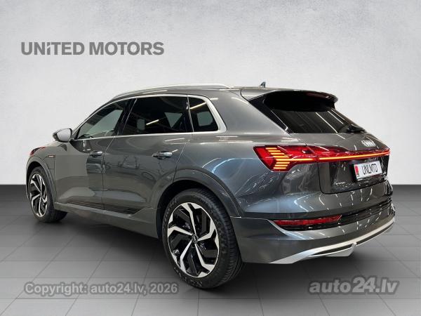 Pelēks Audi E-Tron 2021 Tallina, ar dzinēja tilpumu 0.00 L un nobraukumu 43 tūkst. km par 33400 €, foto 4 vietnē AUTOMOTO.COM.LV