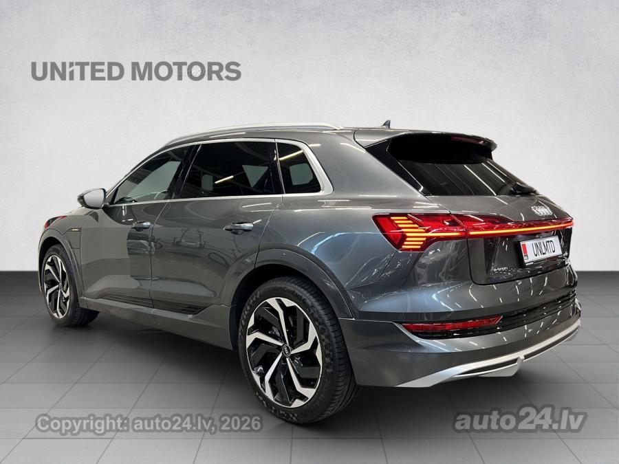 Grey Audi E-Tron 2021 in Tallinn, with an engine capacity of 0.00 L and mileage of 43 thousand km for 33400 €, photo 5 on AUTOMOTO.COM.LV