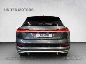 Grey Audi E-Tron 2021 in Tallinn, with an engine capacity of 0.00 L and mileage of 43 thousand km for 33400 €, photo 6 on AUTOMOTO.COM.LV